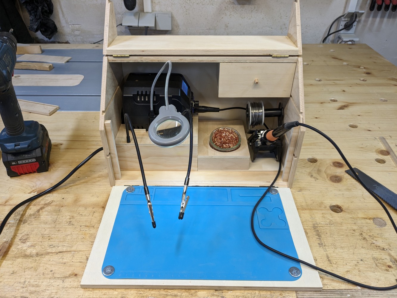 Soldering Station Box [splitbrain.org]